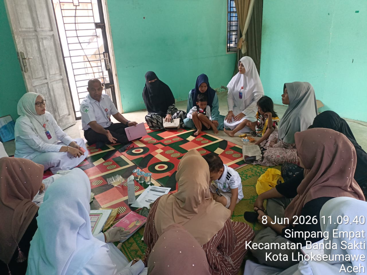 Kelas Ibu Hamil di Posyandu Desa Simpang Empat Bahas Tanda Bahaya Kehamilan